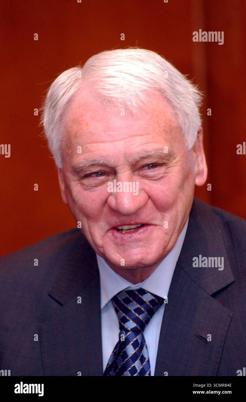 Sir Bobby Robson receives the Freedom of Newcastle upon Tyne at a ...