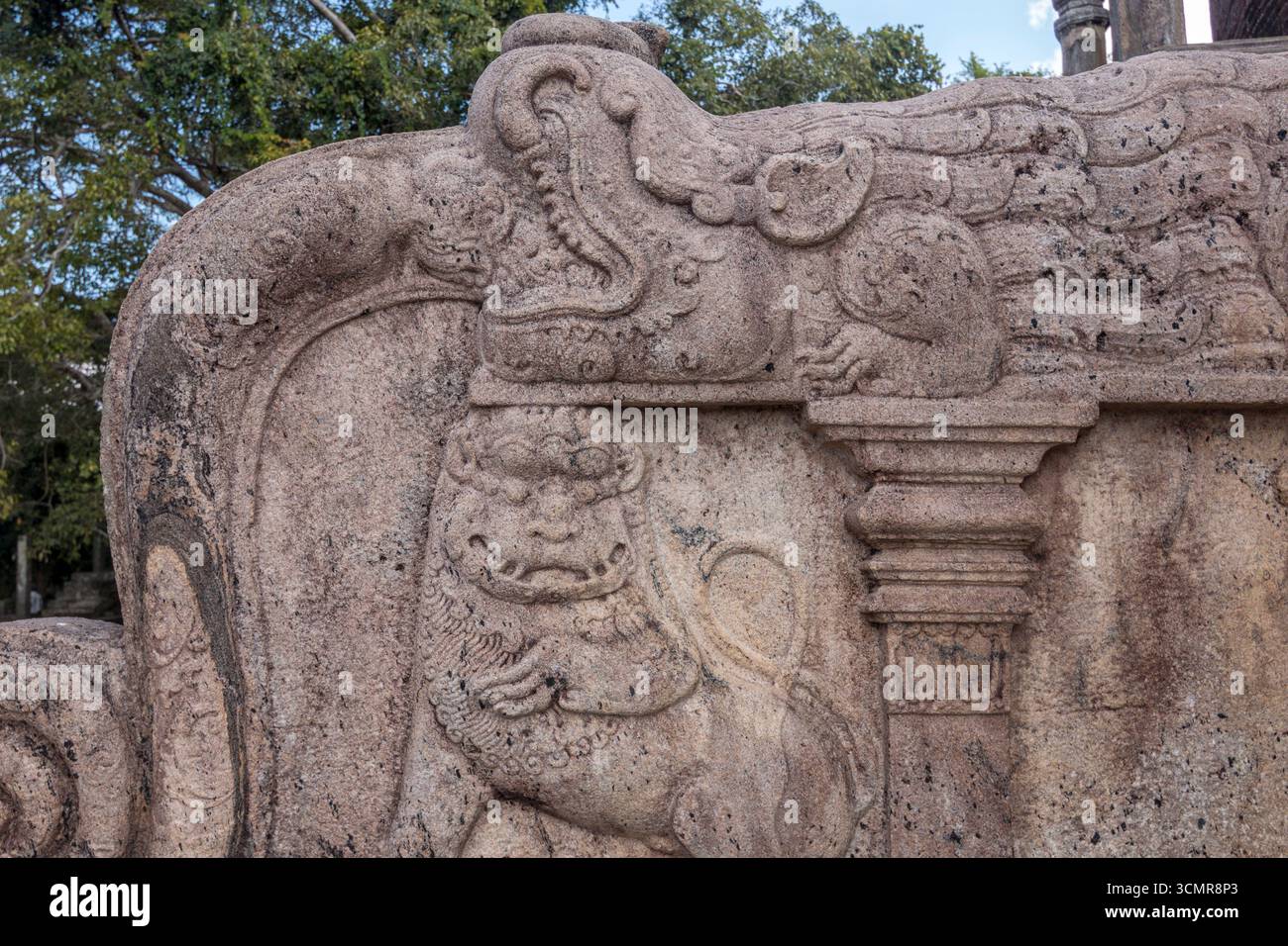 Sri Lanka - Polonnaruwa - Vatadage - Guardstone with cobra and dwarf ...
