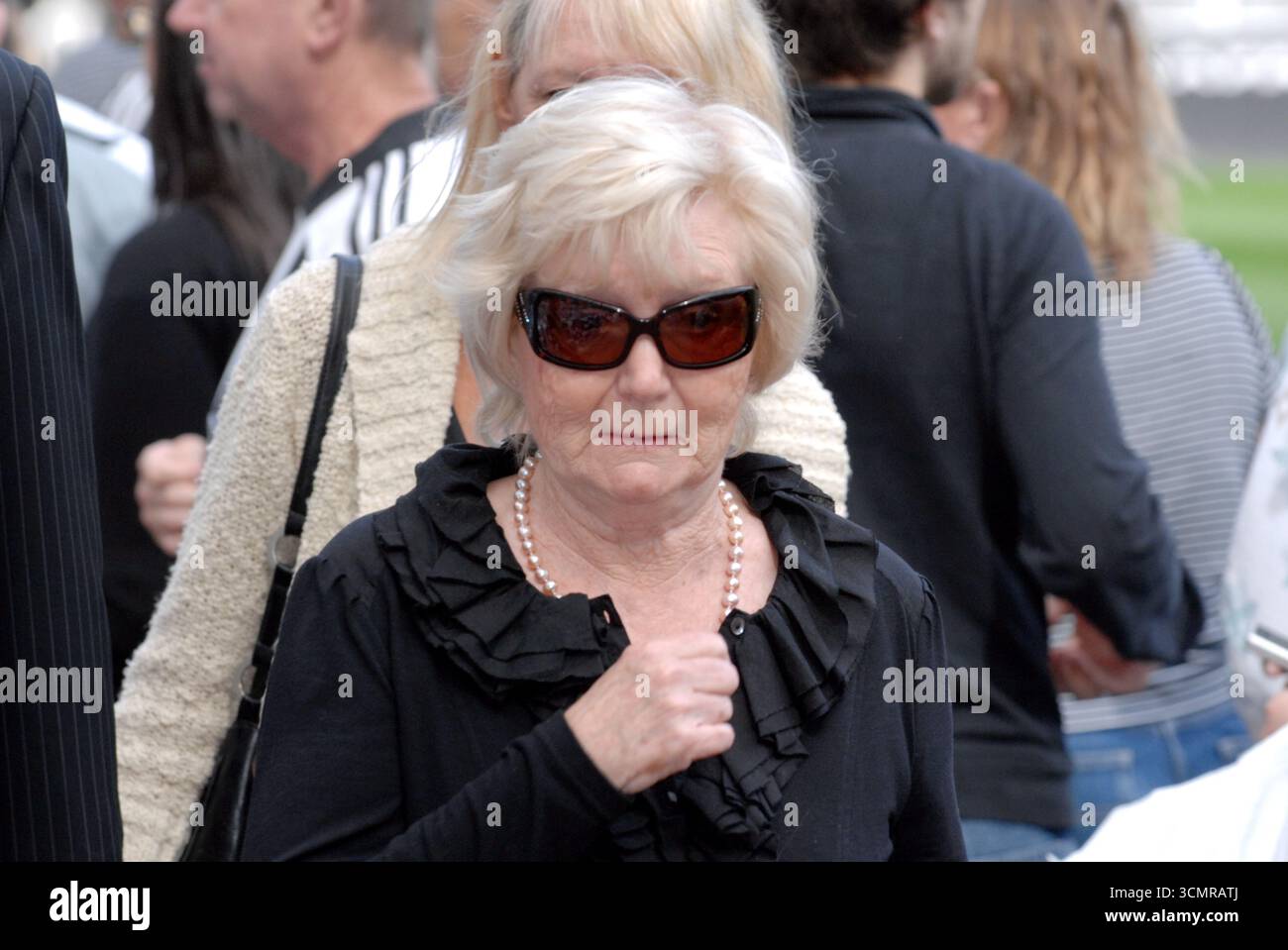 Sir Bobby Robson's widow Elsie and sons Paul and Andrew look at ...