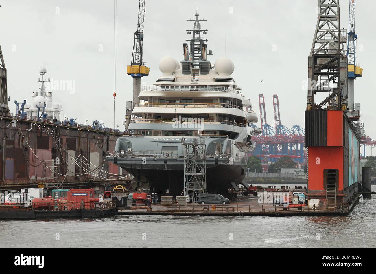 RECORD DATE NOT STATED Die 136 Meter lange und 22,5 Meter breite Yacht ...