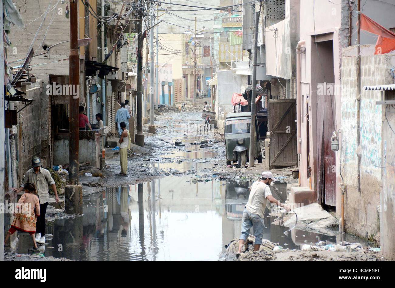KARACHI, PAKISTAN, SEP 17: Hectic street full of garbage, sewerage ...