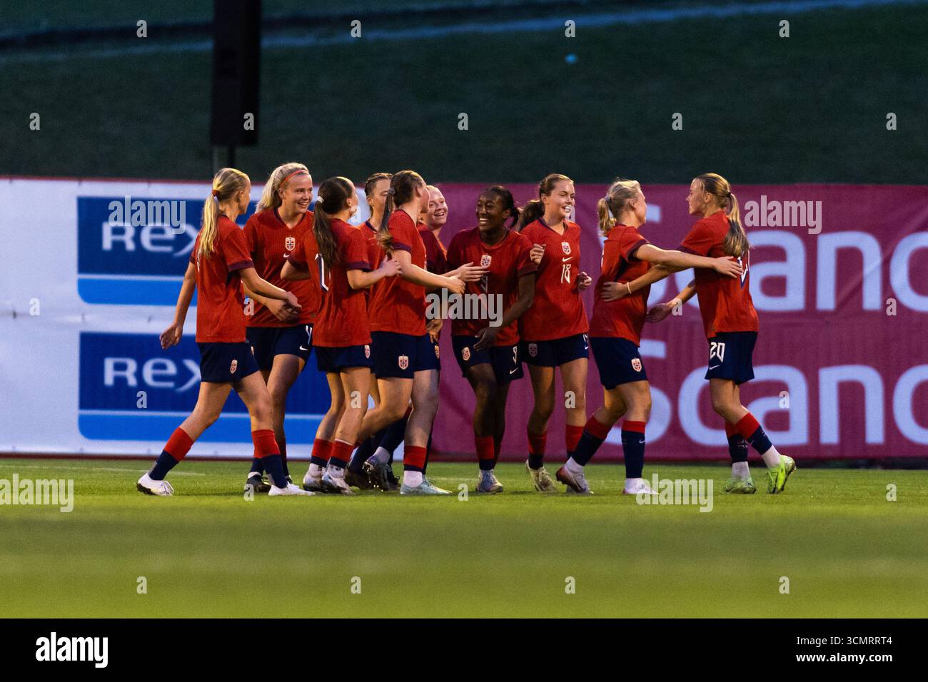 250917 Norges Diana Wilson Kumi jublar efter 0-2 under F15-landskampen ...