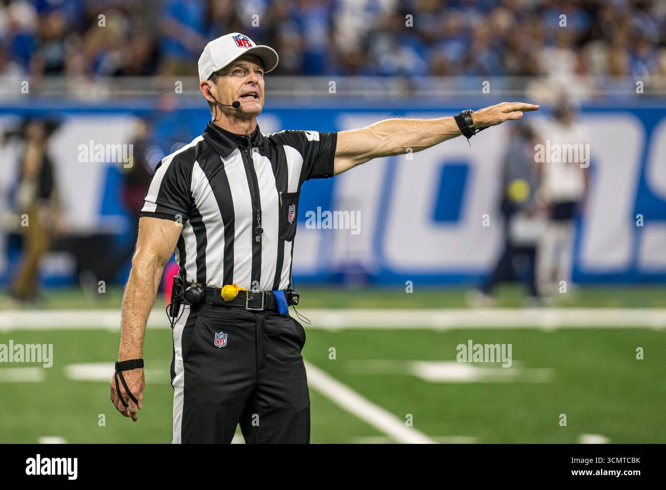 DETROIT, MI - SEPTEMBER 14: NFL Referee Land Clark makes a false start ...