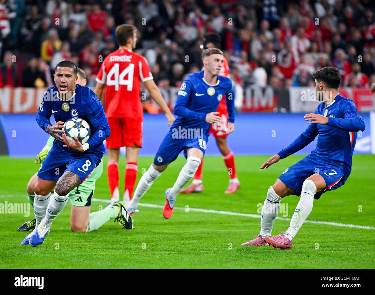 17 September 2025, Bavaria, Munich: Soccer, Champions League, Bayern Munich - Chelsea FC ...