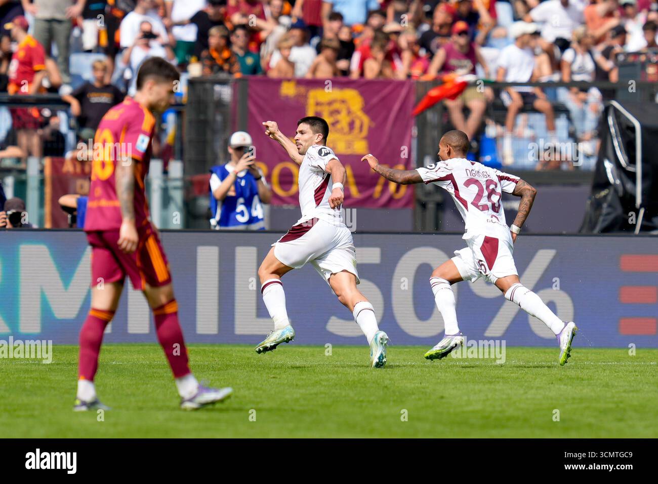 Giovanni Simeone of Torino FC celebrates after scoring first goal ...