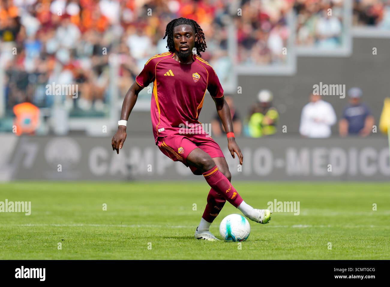 Manu Kone of AS Roma in action during the Serie A match between AS Roma ...