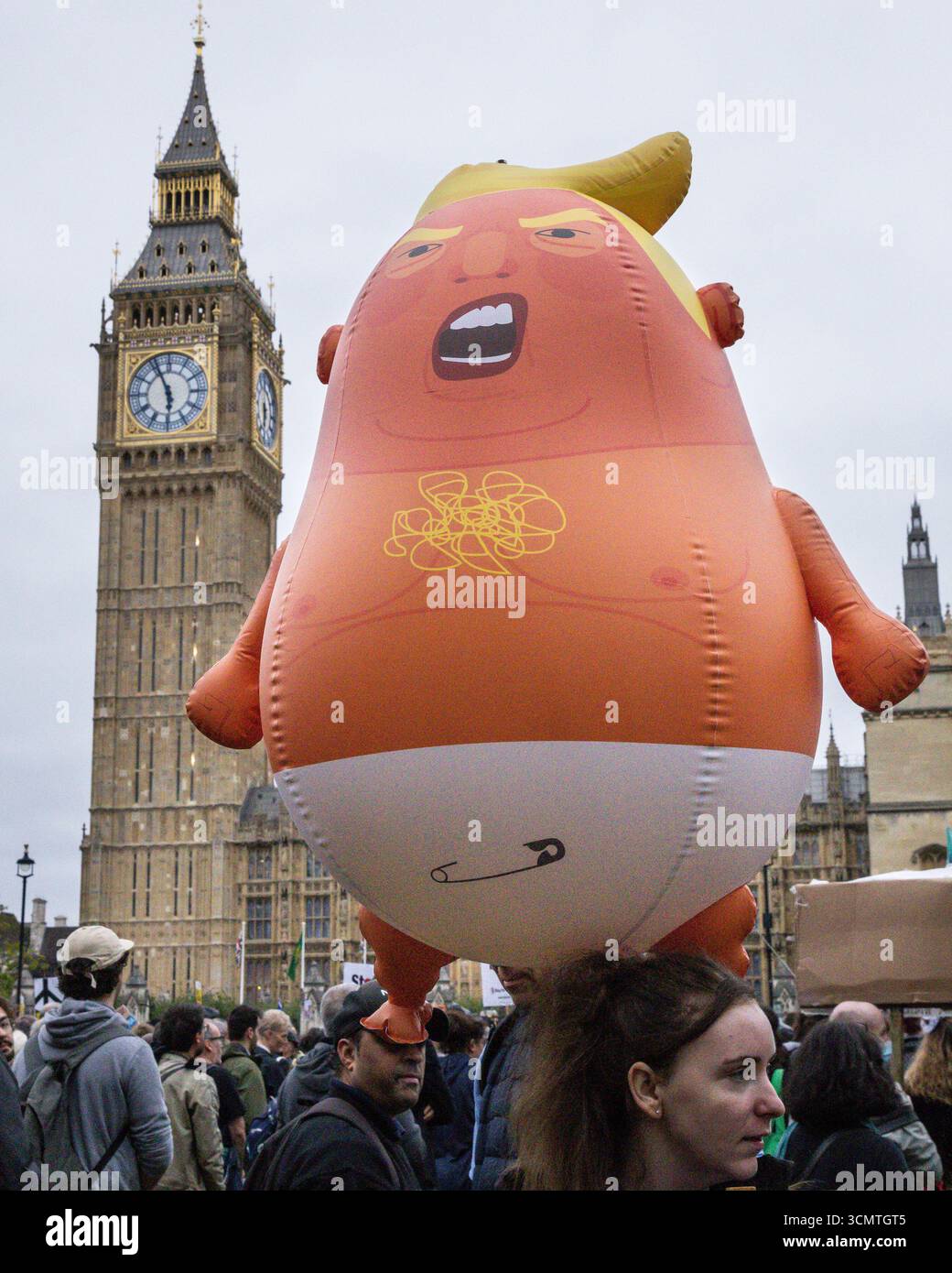 London, UK. 17th Sep, 2025. Effigies and balloons of Donald Trump ...