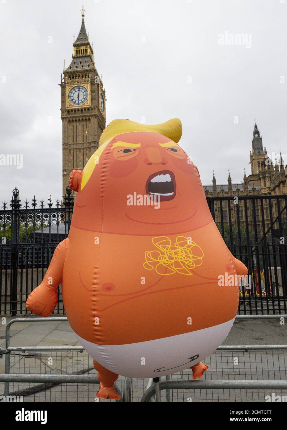 London, UK, 17th Sep 2025. Effigies and balloons of Donald Trump ...