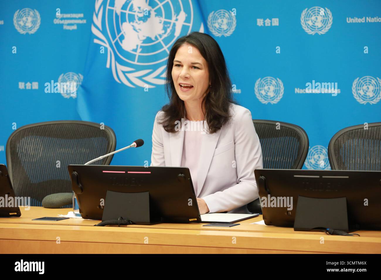 (250917) -- UNITED NATIONS, Sept. 17, 2025 (Xinhua) -- Annalena ...