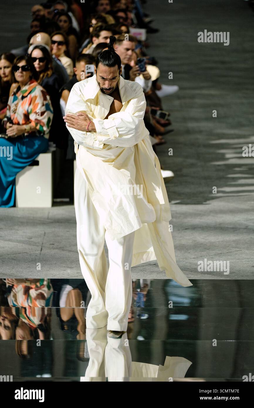 Madrid, Spain. 17th Sep, 2025. Introduction by flamenco dancer Eduardo Guerrero for the spring ...