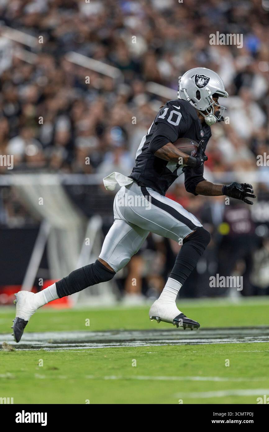 Las Vegas Raiders wide receiver Dont'e Thornton, Jr. (10) catches a ...