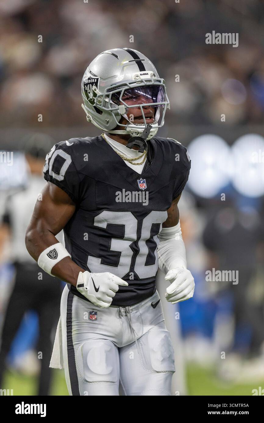 Las Vegas Raiders cornerback Darnay Holmes (30) against the Los Angeles ...