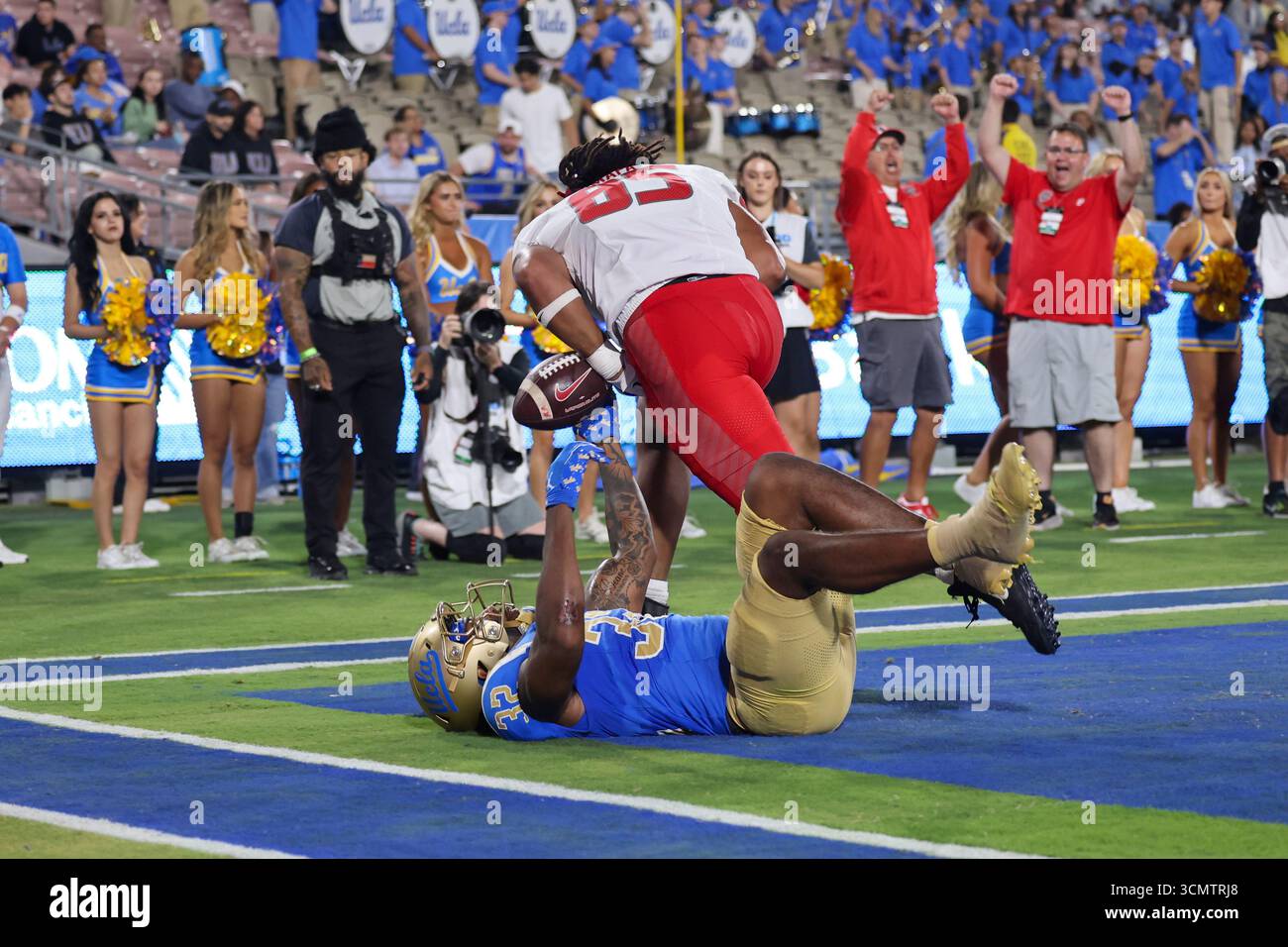PASADENA, CA - SEPTEMBER 12: New Mexico Lobos tight end Simon Mapa (85 ...