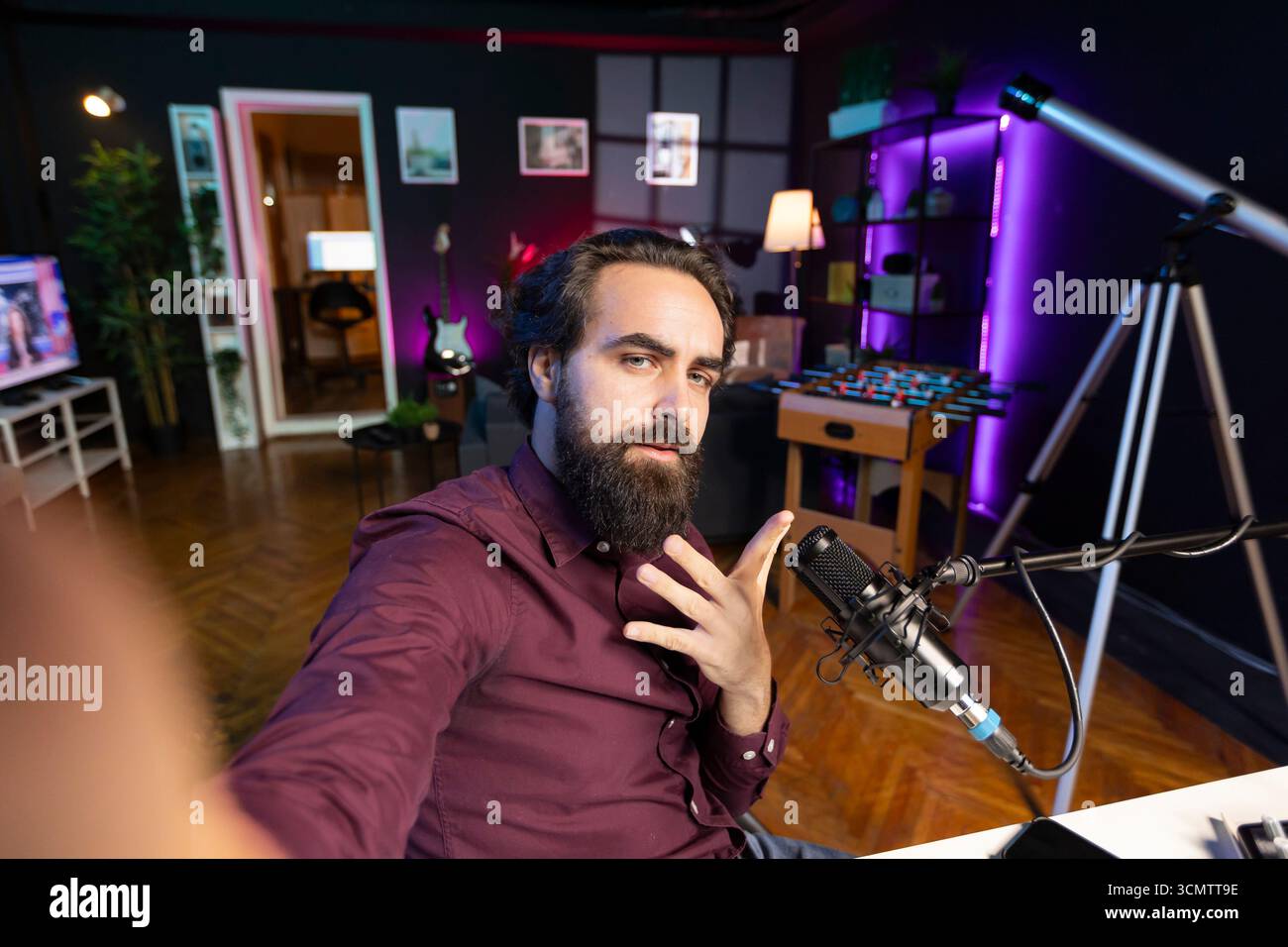 Asmr artist using quality hi-res stock photography and images - Alamy