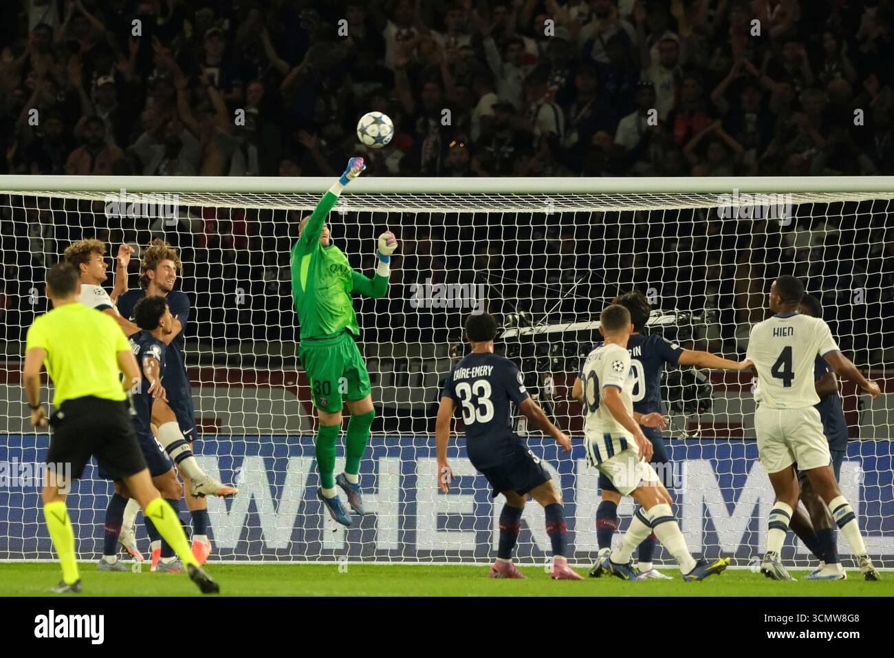 September 18, 2025, Paris, France: Paris SG Goalkeeper LUCAS CHEVALIER ...
