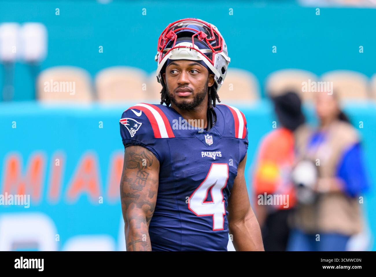 New England Patriots running back Antonio Gibson (4) stands on the ...