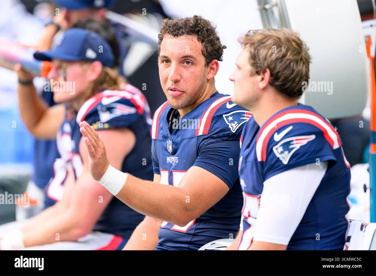 New England Patriots long snapper Julian Ashby (47) gestures on the ...