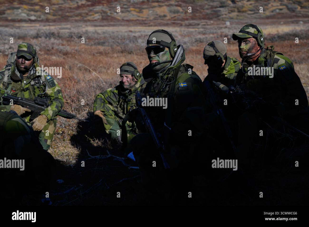 Swedish soldiers participate in an exercise with hundreds of troops ...
