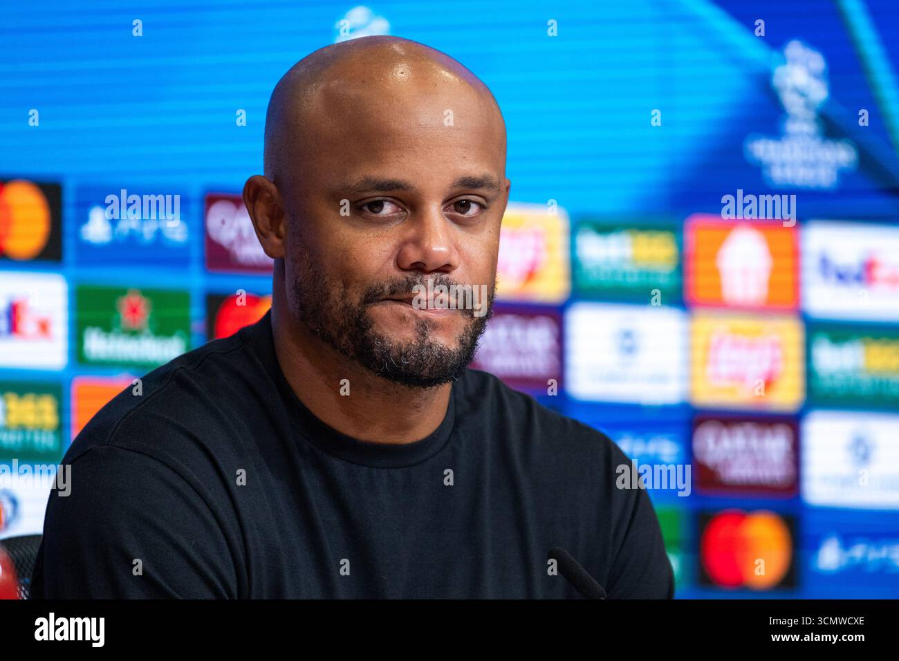 Vincent Kompany (FC Bayern Muenchen, Trainer) bei der Pressekonferenz ...