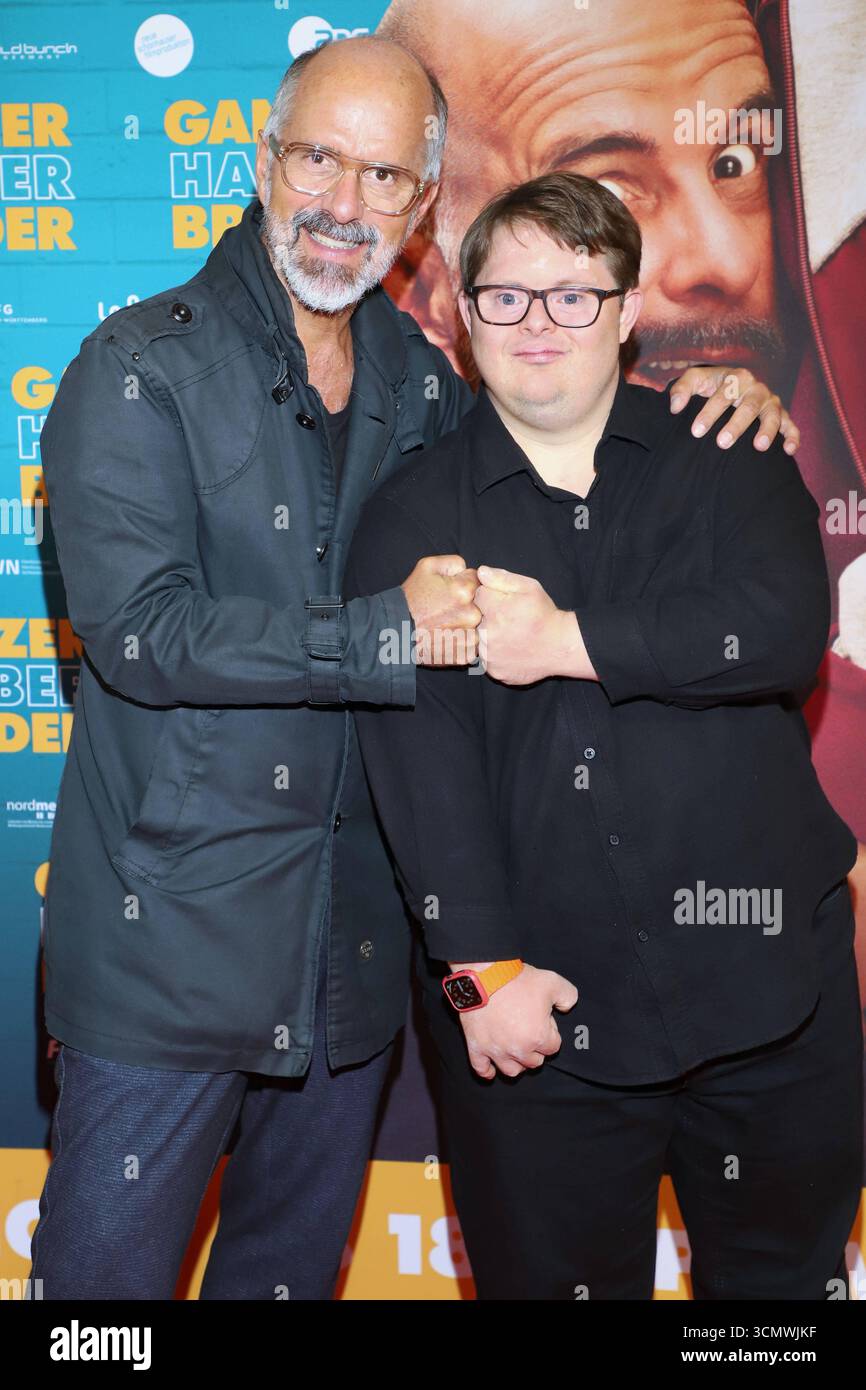 Kinopremiere - Ganzer halber Bruder - in Hamburg Christoph Maria Herbst ...