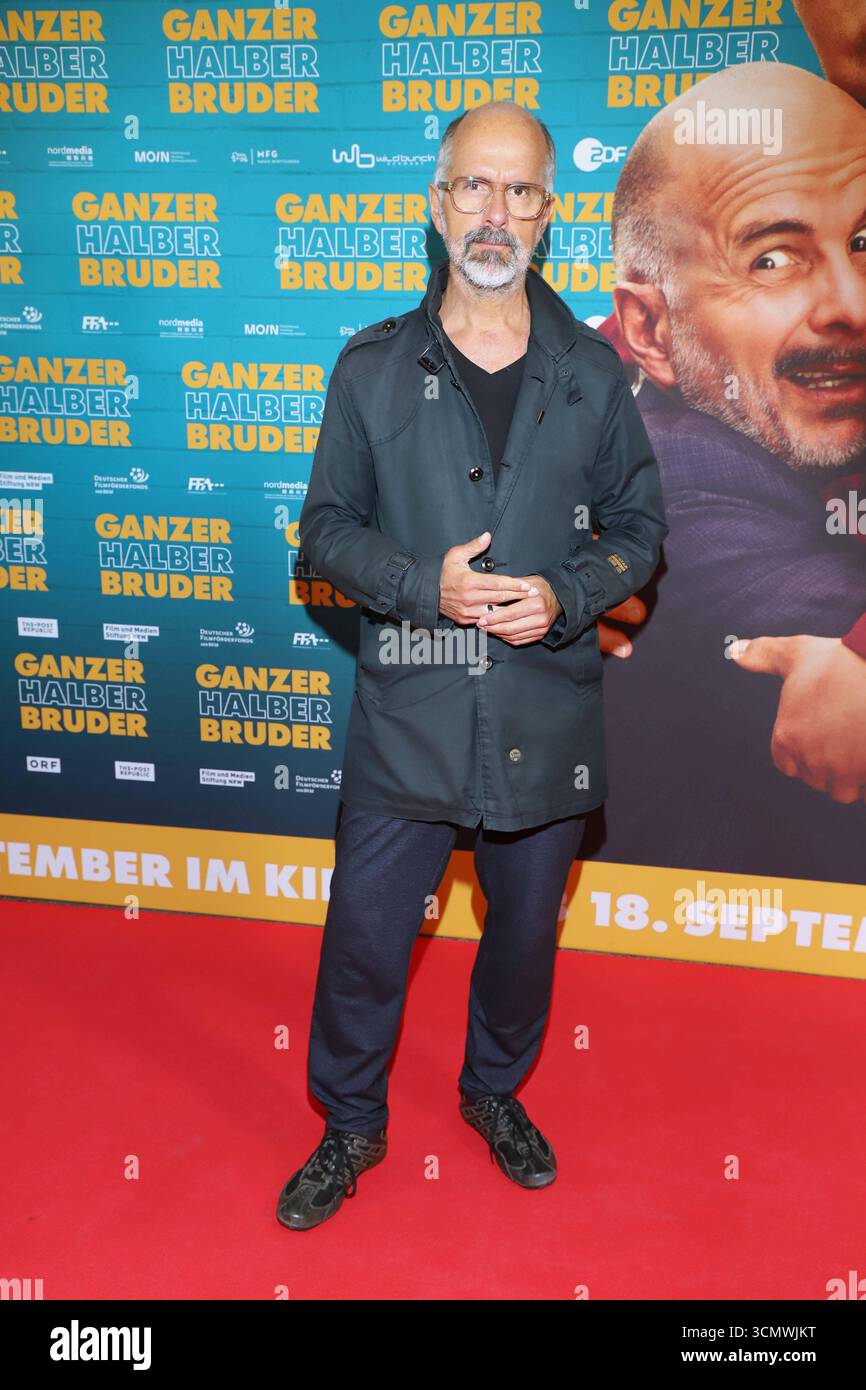 Kinopremiere - Ganzer halber Bruder - in Hamburg Christoph Maria Herbst ...