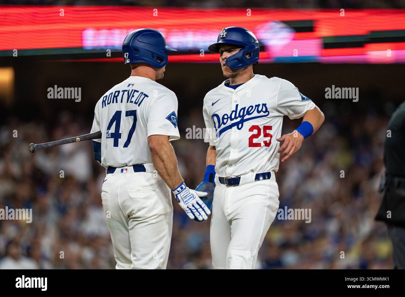Los Angeles Dodgers second base Tommy Edman (25) celebrates with ...