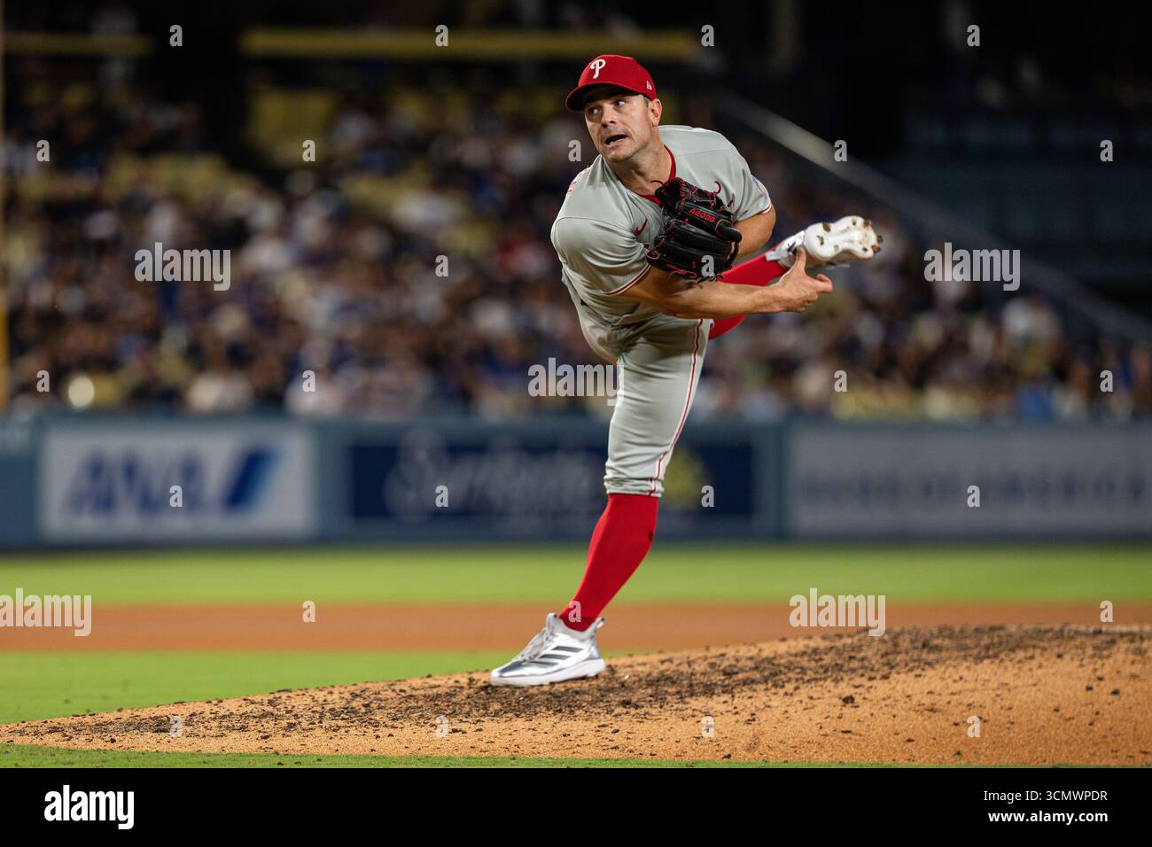Philadelphia Phillies pitcher David Robertson (30) throws during a MLB ...