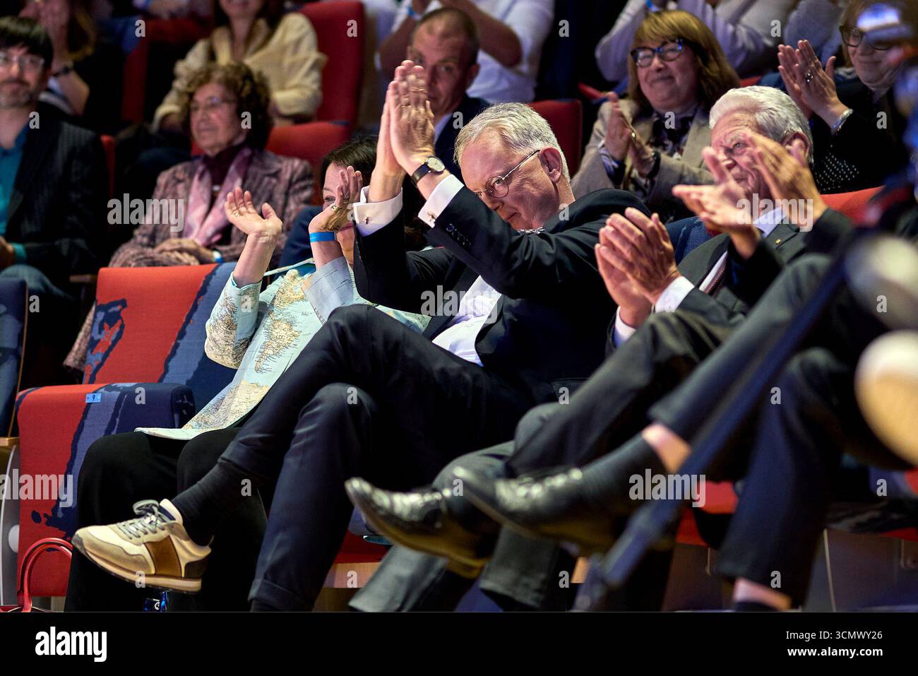 17 September 2025, Berlin: Peter Limbourg thanks Barbara Massing for ...