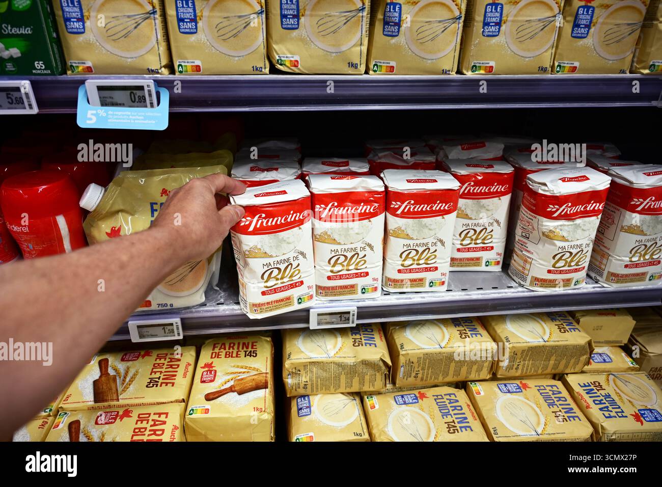 Wheat trade logo hi-res stock photography and images - Alamy