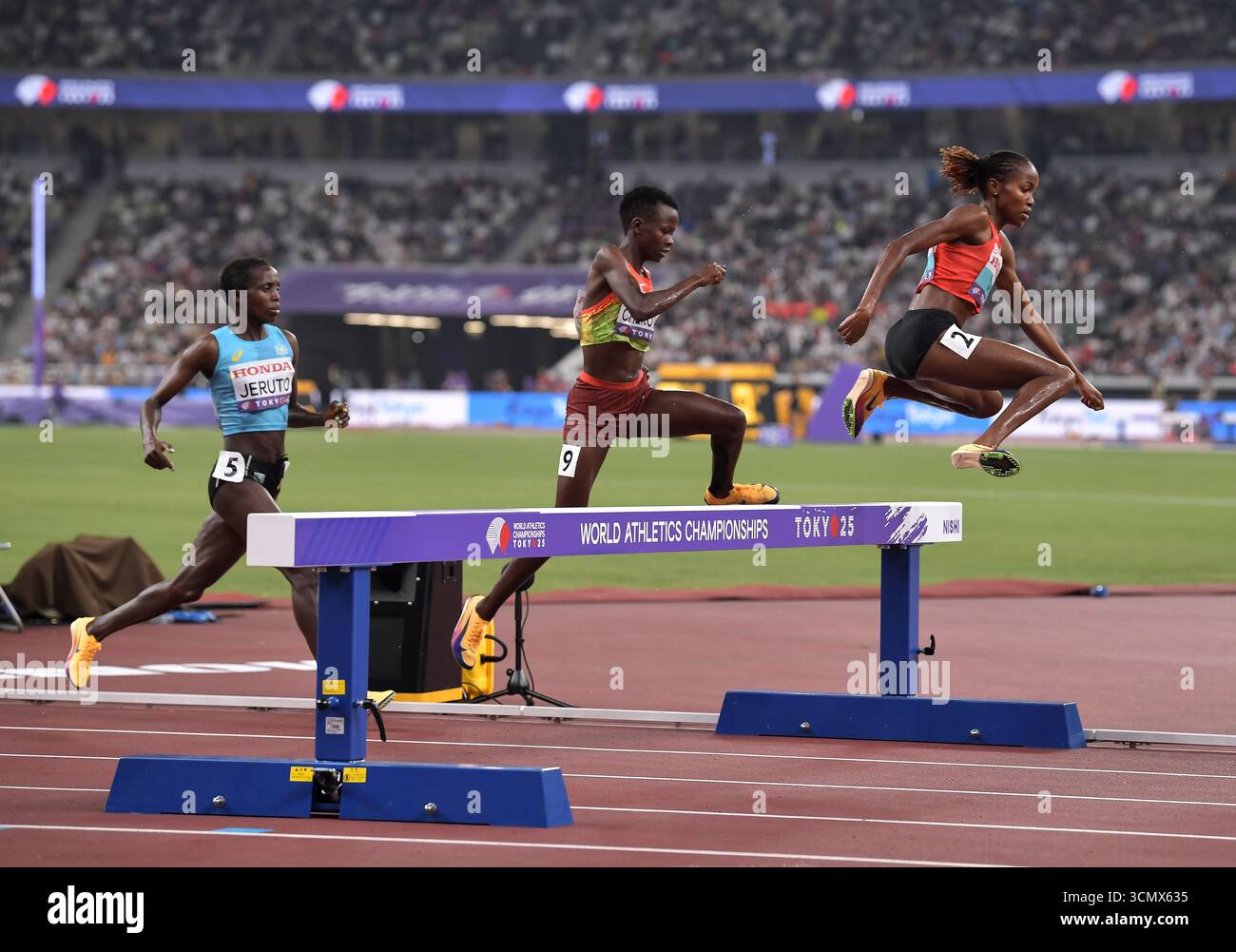 Faith Cherotich of Kenya and Winfred Yavi of Bahrain competing in the ...