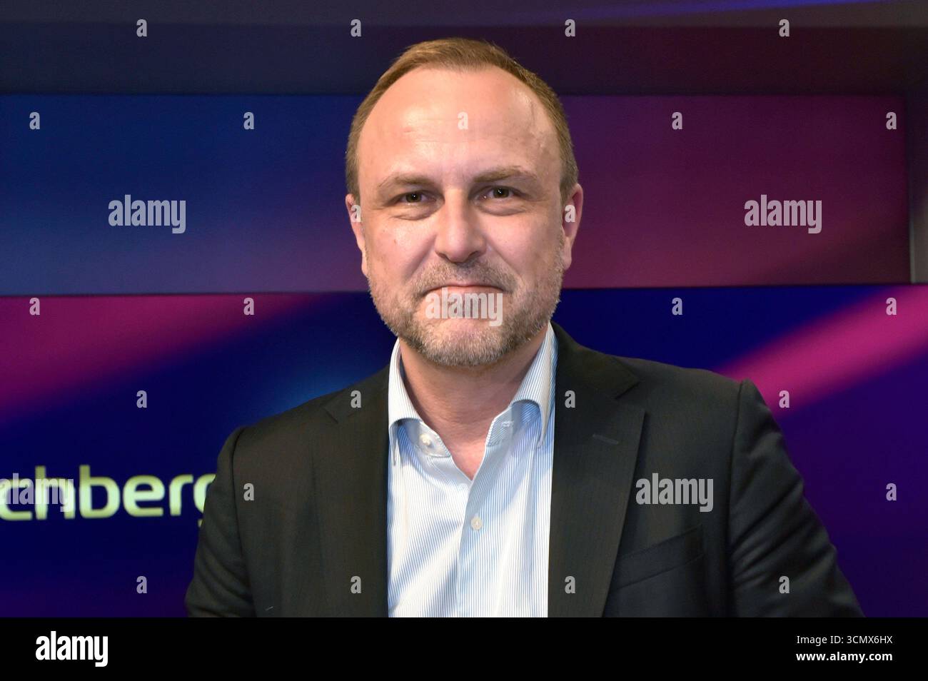 Peter R. Neumann in der ARD-Talkshow maischberger im Studio Berlin ...