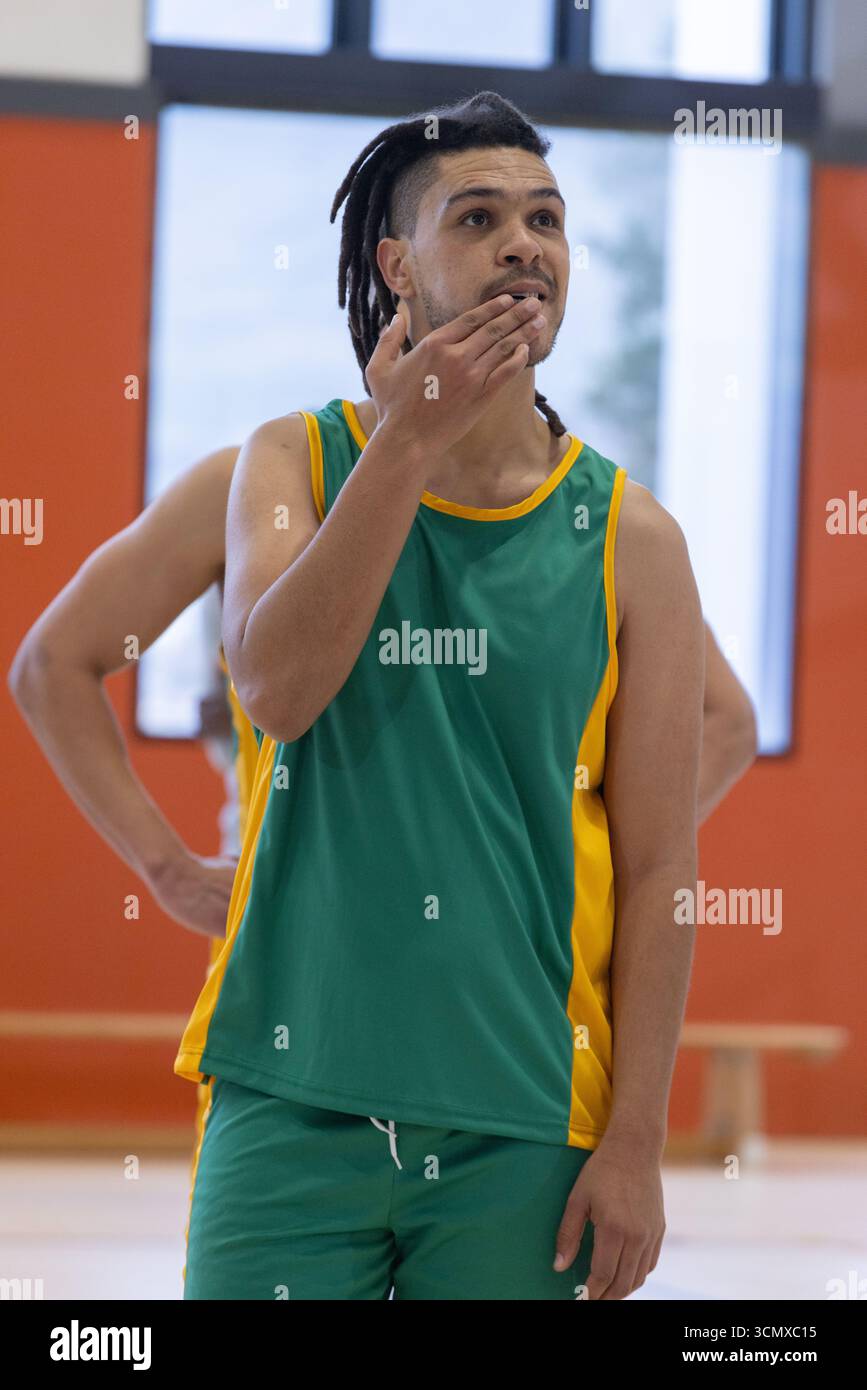 Basketball player resting male hi-res stock photography and images - Alamy