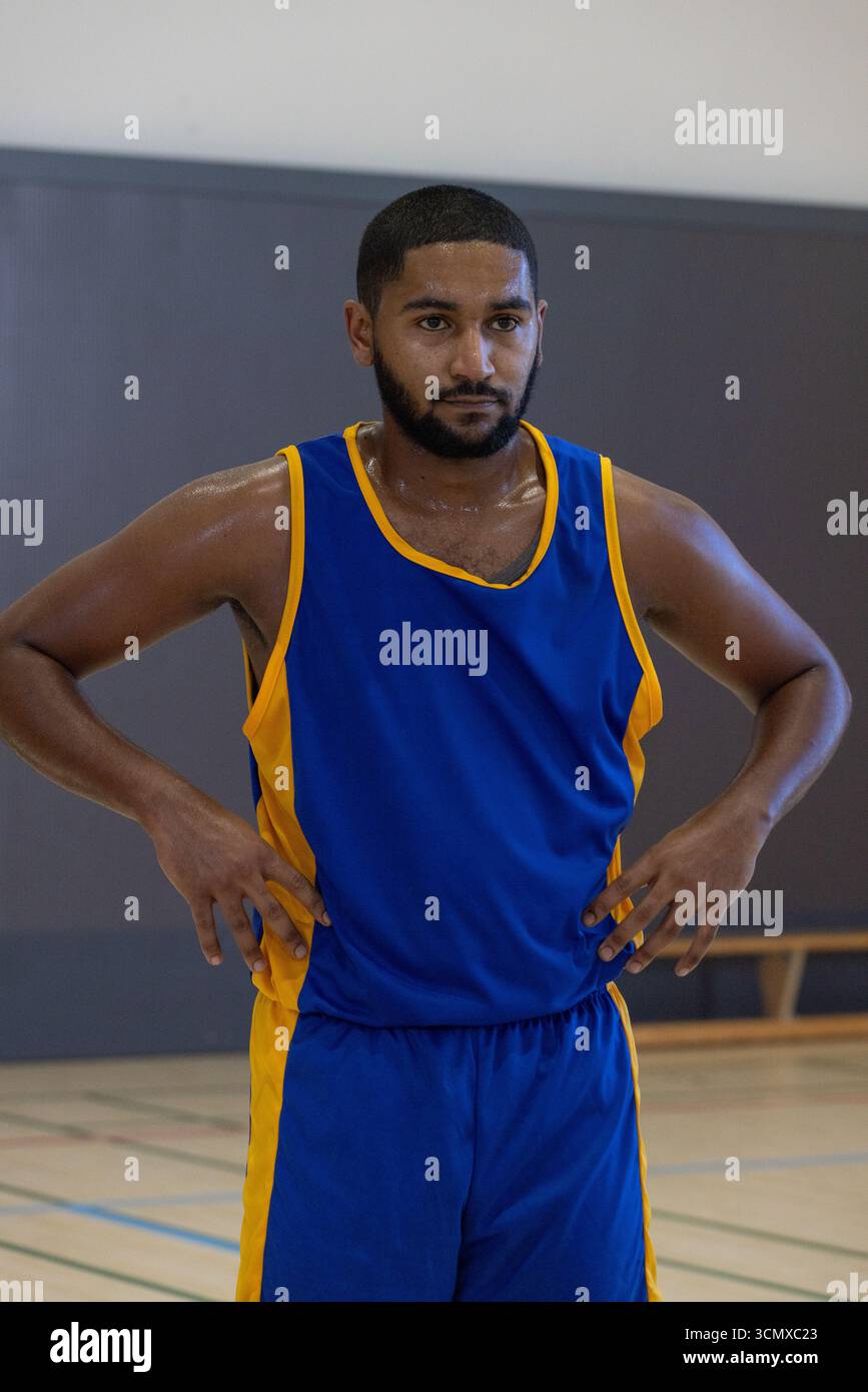 Basketball player resting male hi-res stock photography and images - Alamy