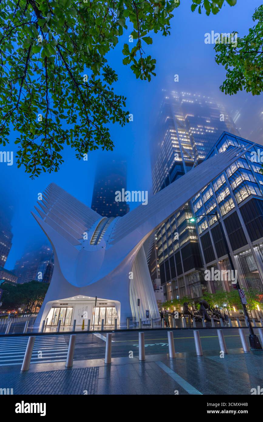 Exterior of the Oculus transportation hub at the World Trade Center ...