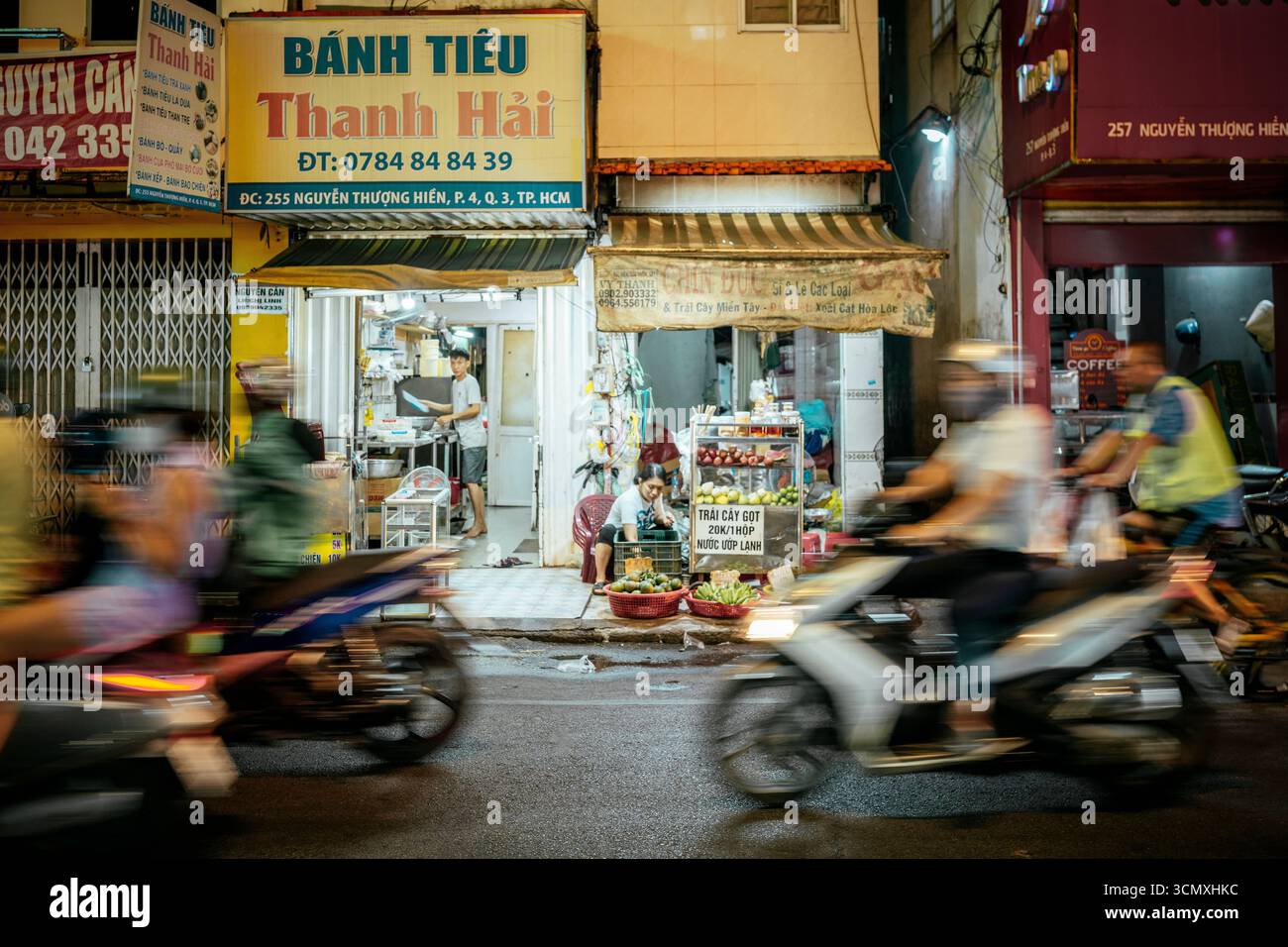Bustling atmosphere of culinary activity hi-res stock photography and ...