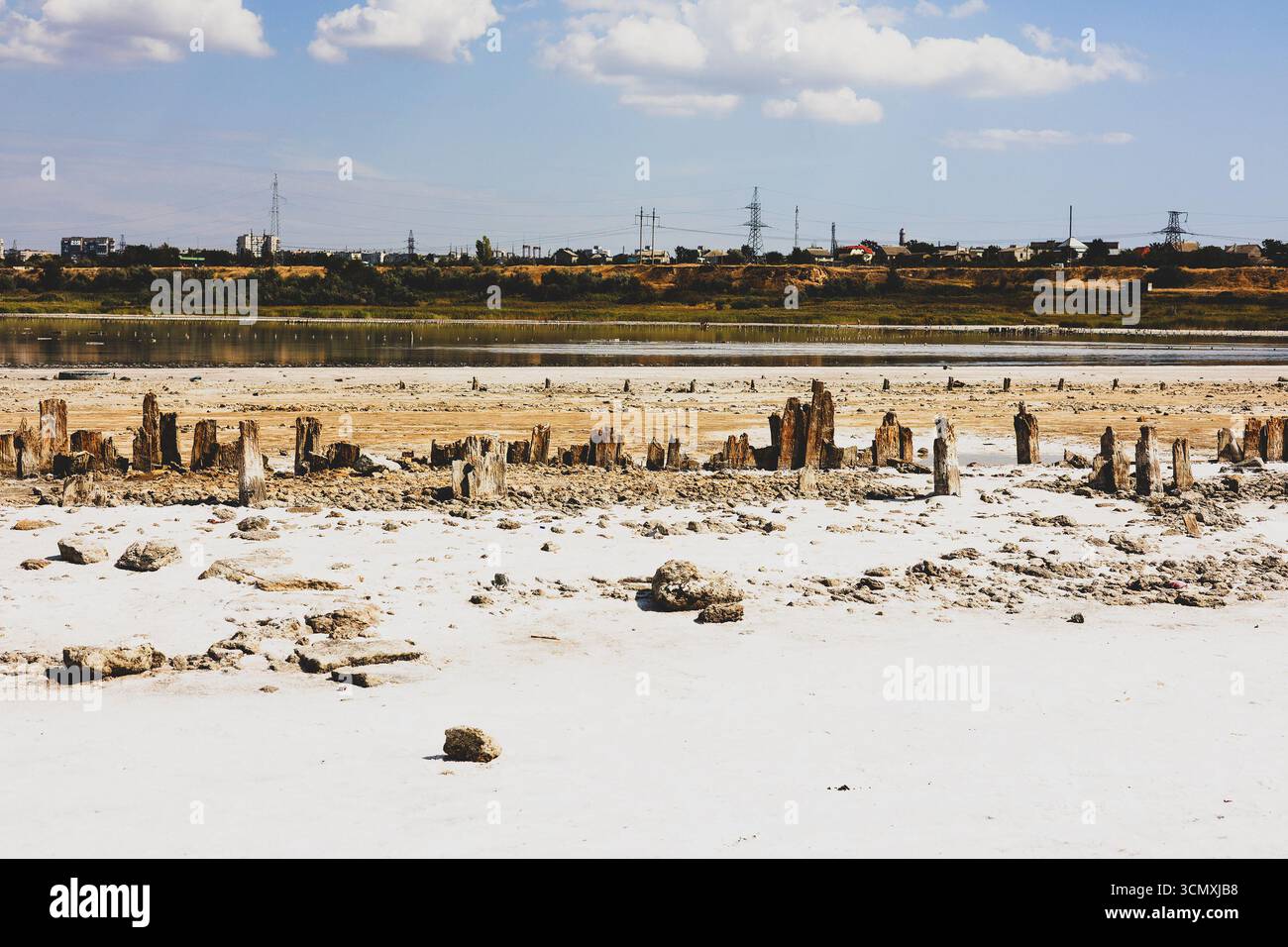 Beautiful landscape water clouds hi-res stock photography and images ...