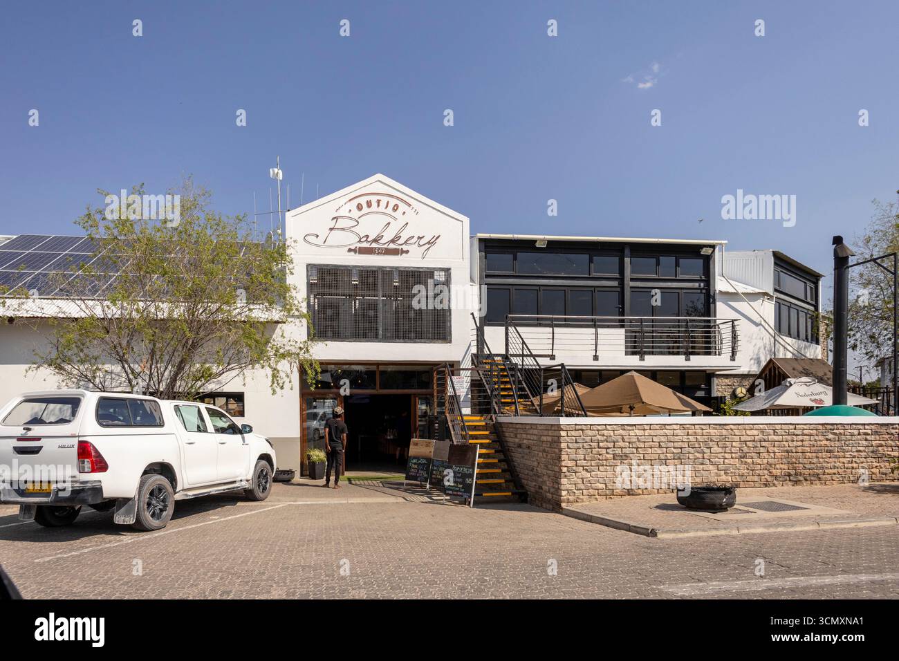 Street view of a modern building with a restaurant or café entrance in ...