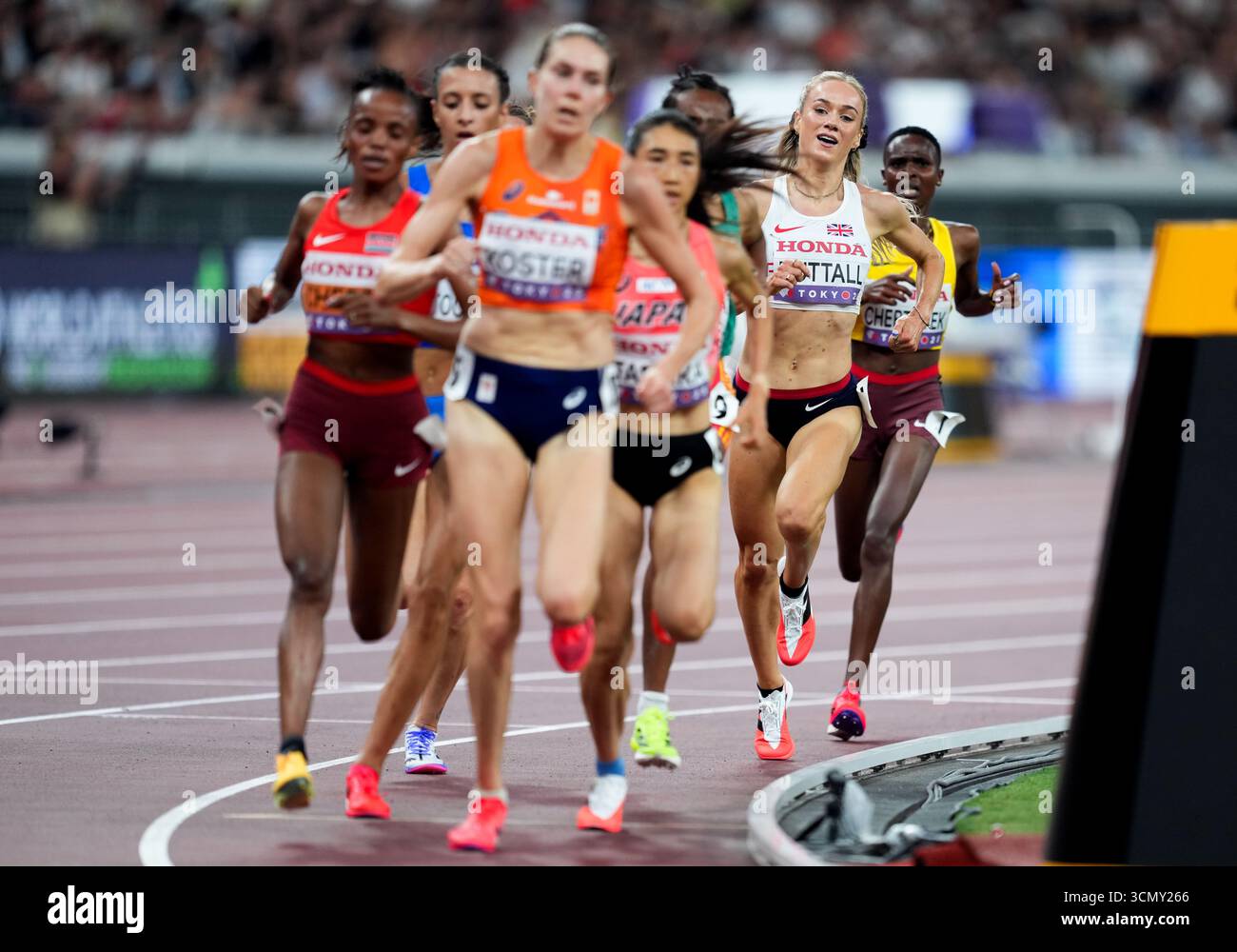 Hannah Nuttall of Great Britain during the Women's 5000m Heat 1 on day ...