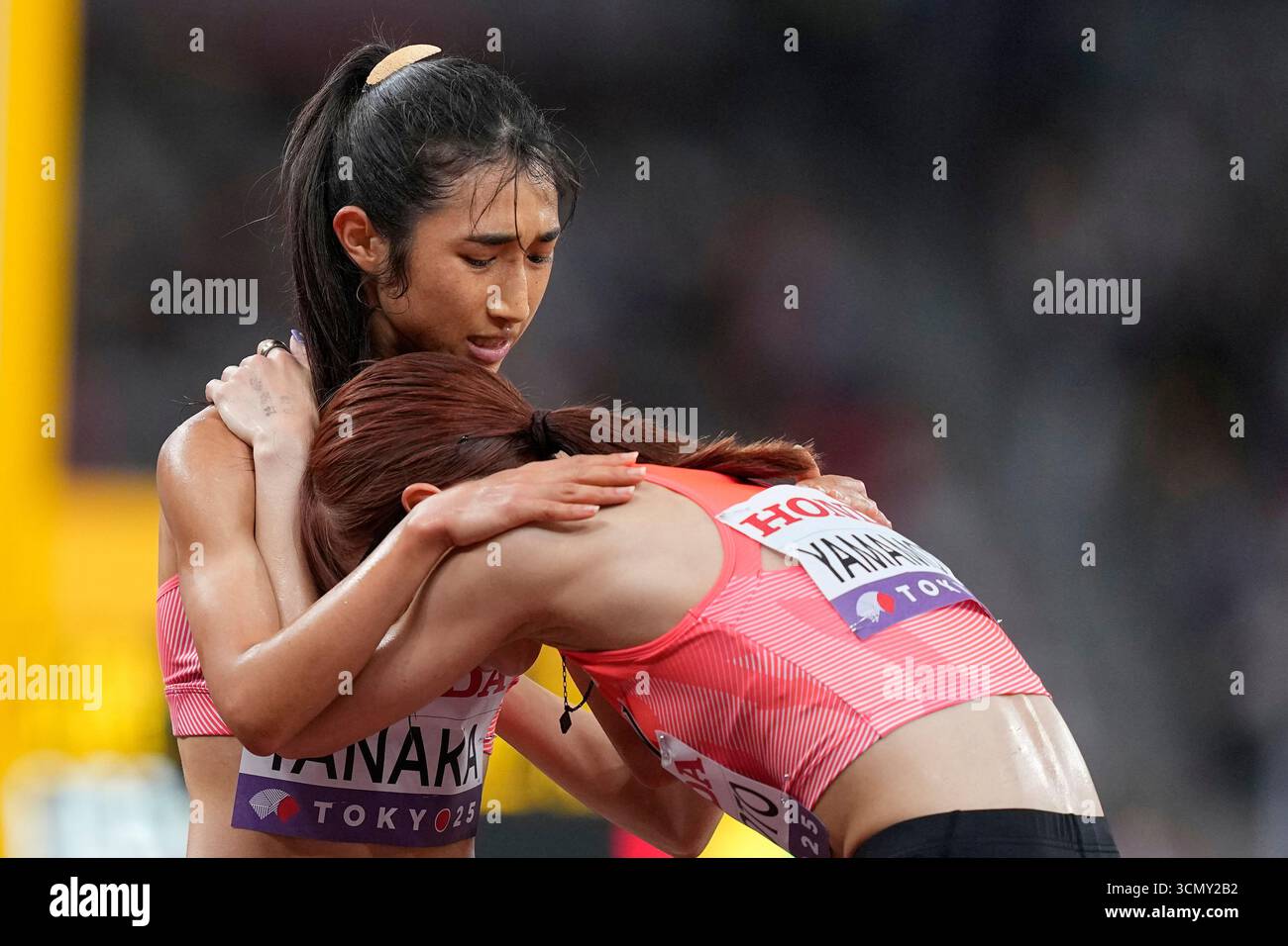 Japan's Nozomi Tanaka greets Japan's Yuma Yamamoto after finishing a ...