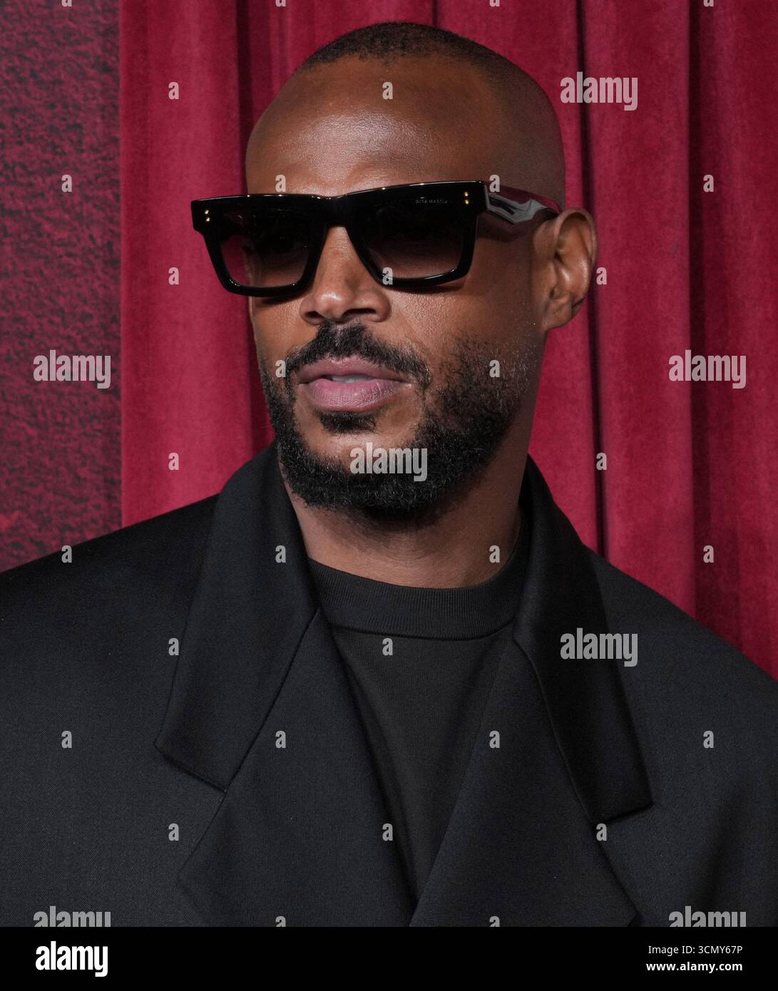 Marlon Wayans arrives at the Universal Pictures' HIM Premiere held at ...