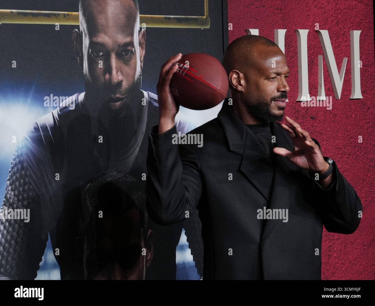 Marlon Wayans arrives at the Universal Pictures' HIM Premiere held at ...