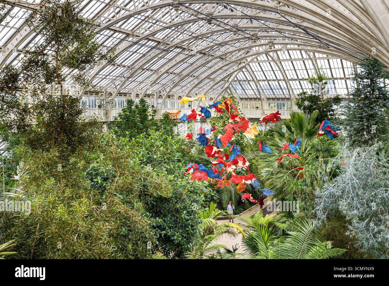 London, UK, 18th Sep 2025. Kew staff and models with 'Between Earth and ...
