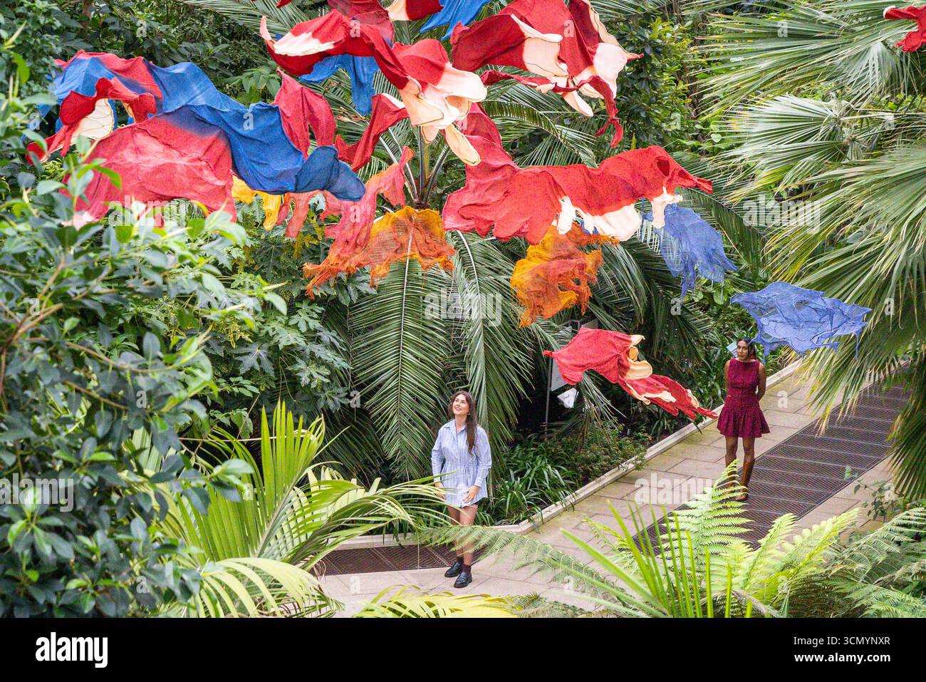 London, UK, 18th Sep 2025. Kew staff and models with 'Between Earth and ...