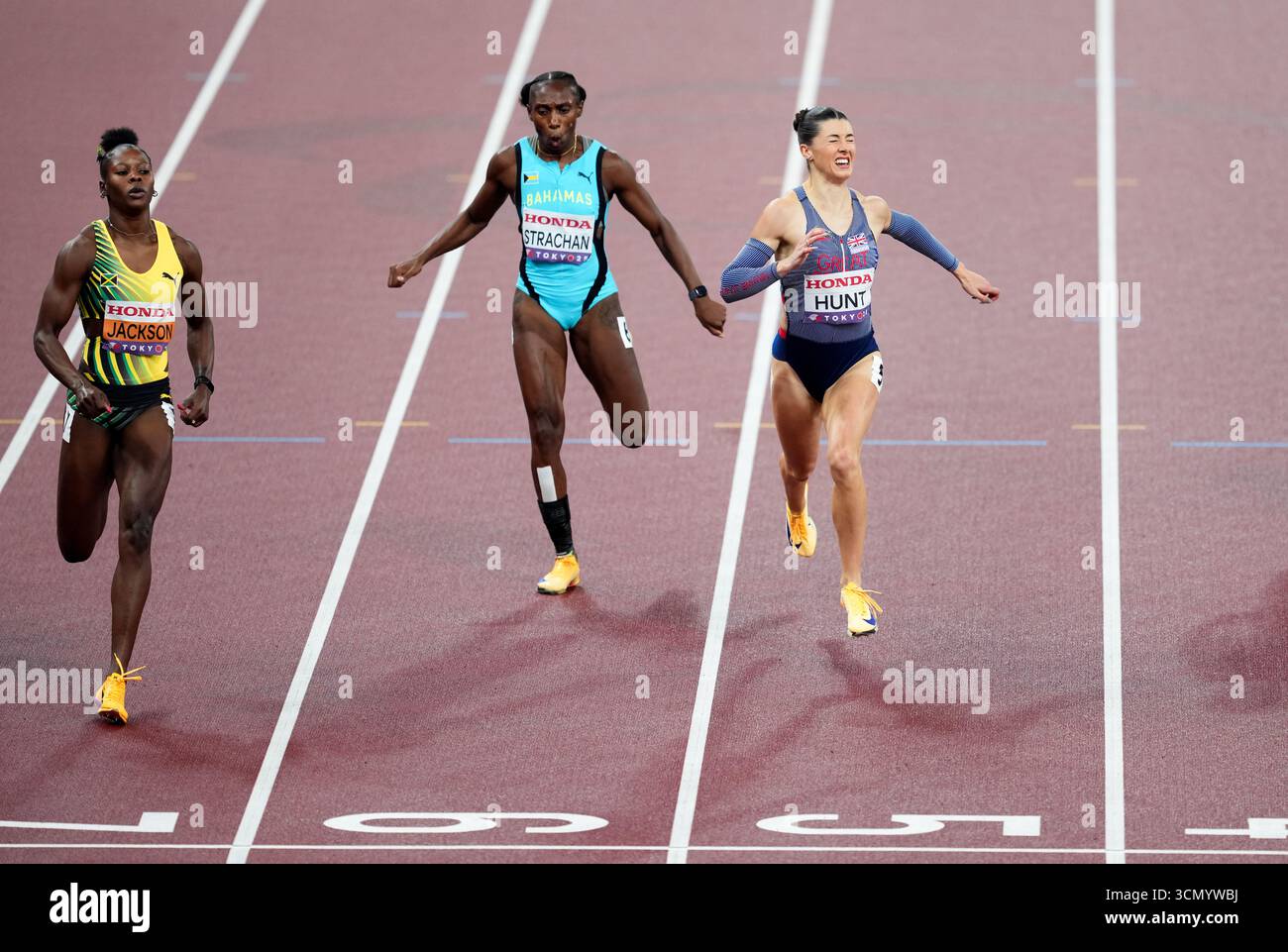 Amy Hunt of Great Britain during the Women's 200m Semi-Final Heat 1 on ...