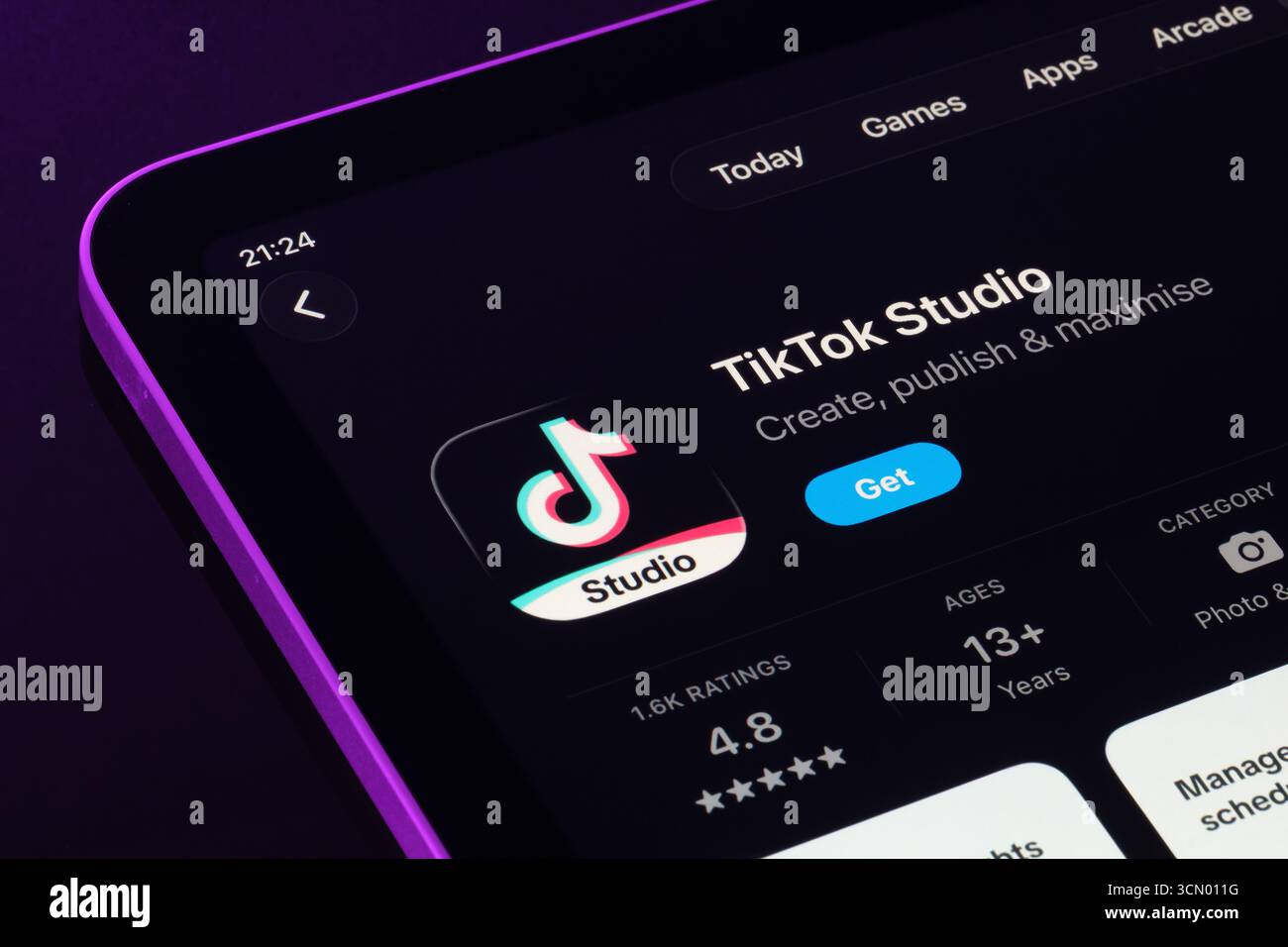 Tiktok tools hi-res stock photography and images - Alamy
