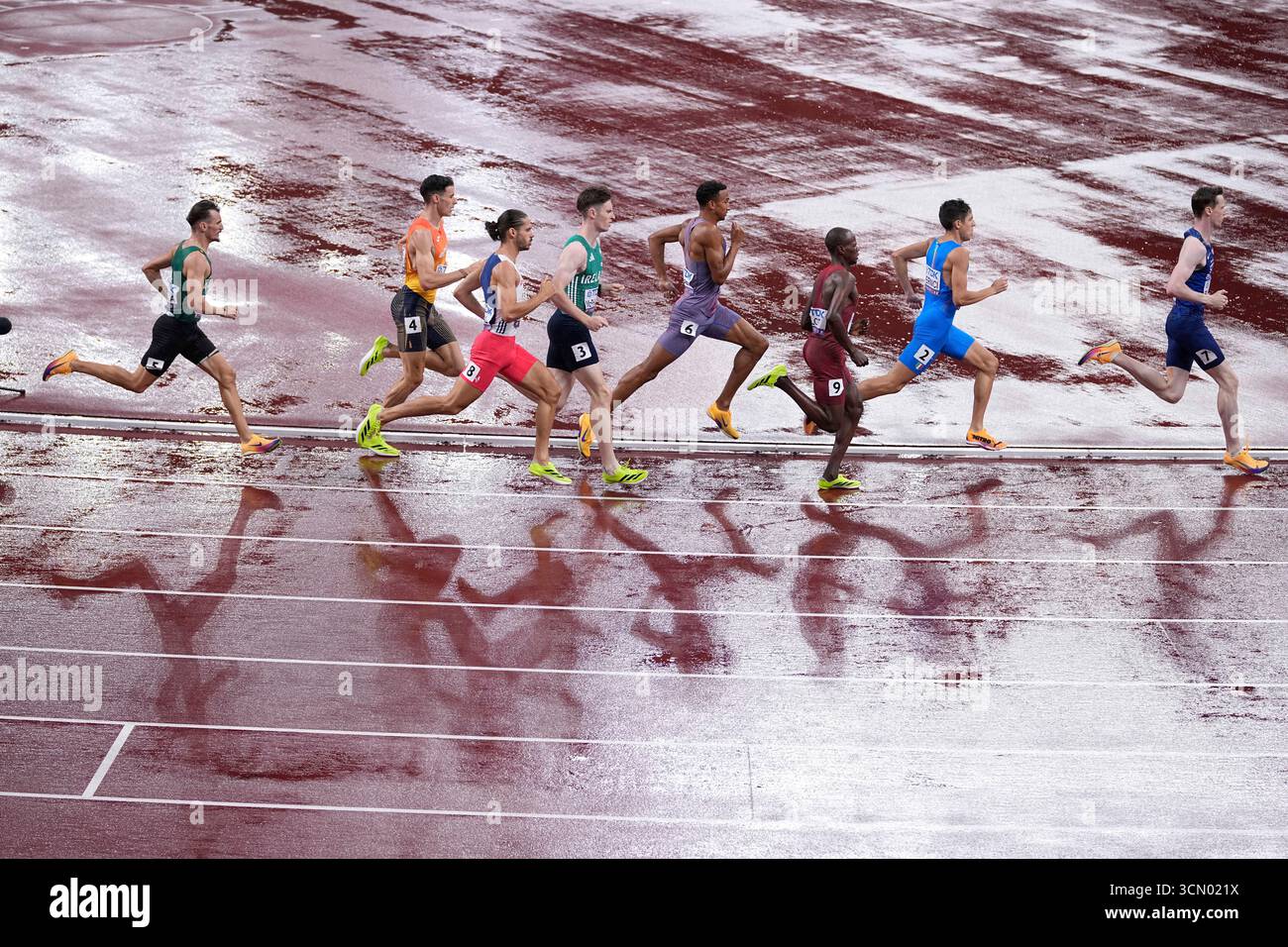 Athletes compete in the men's 800 meters semifinal at the World ...