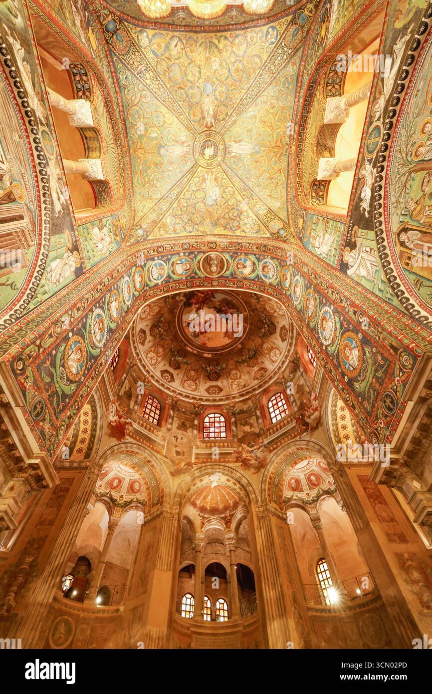 Early christian mosaics italy hi-res stock photography and images - Alamy