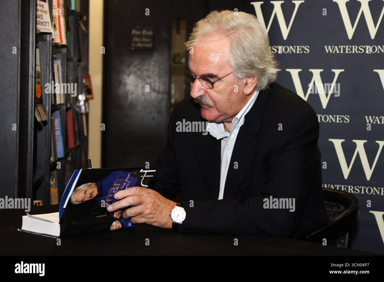 Des Lynam signing copies of his autobiography at Waterstone's ahead of ...