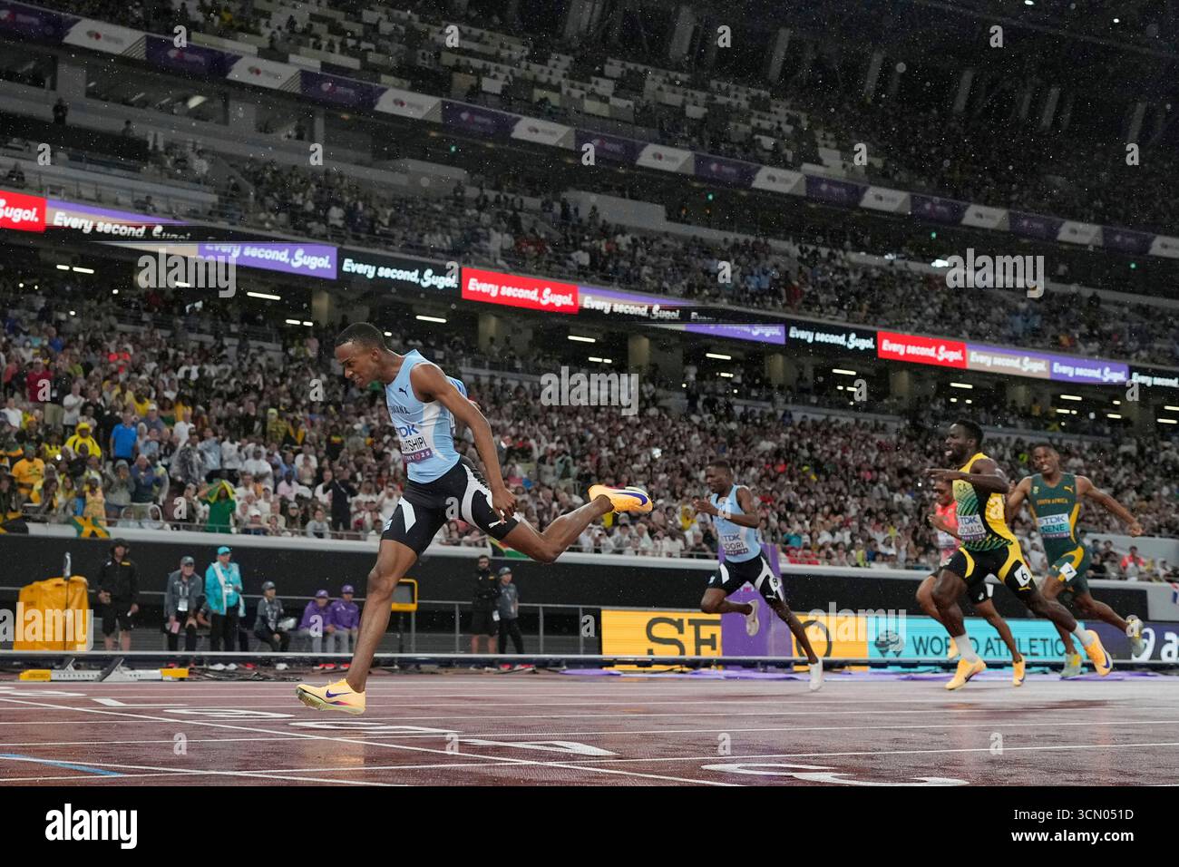 Botswana's Busang Collen Kebinatshipi, left, wins the men's 400 meters ...