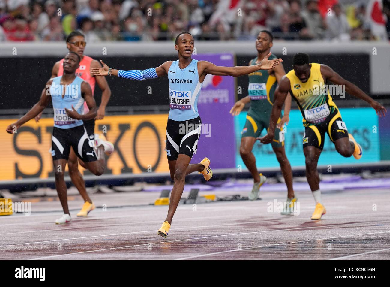 Botswana's Busang Collen Kebinatshipi, center, reacts after competing ...